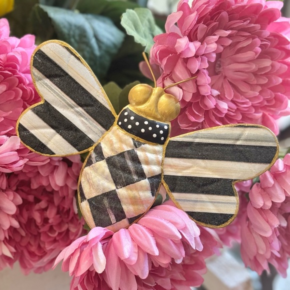 Hand Crafted | Accents | Hand Crafted Courtly Check Bee Wall Decor ...